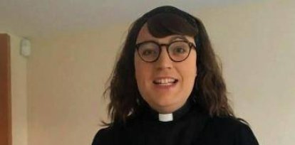 Bingo Allison, primer sacerdote no binario que predica en Inglaterra