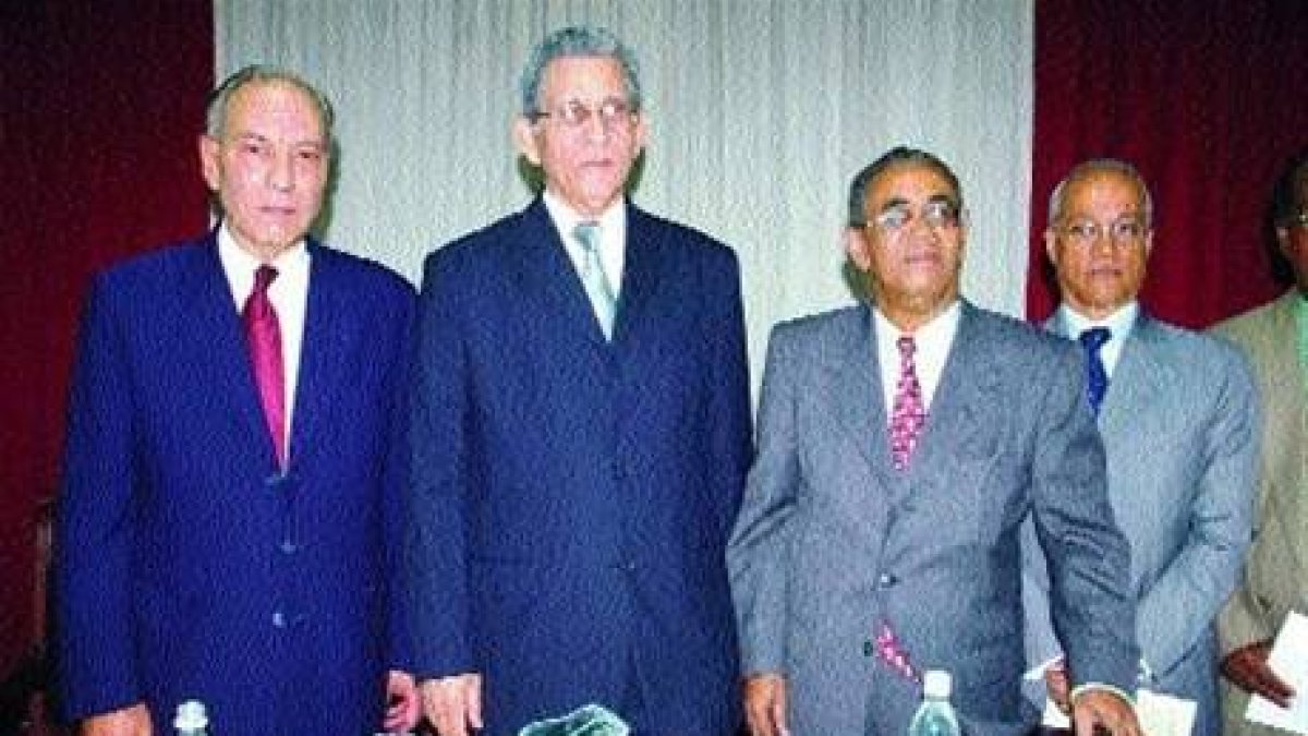 Dennis R. Simó: miembro de la AcademiaDominicana de la Lengua