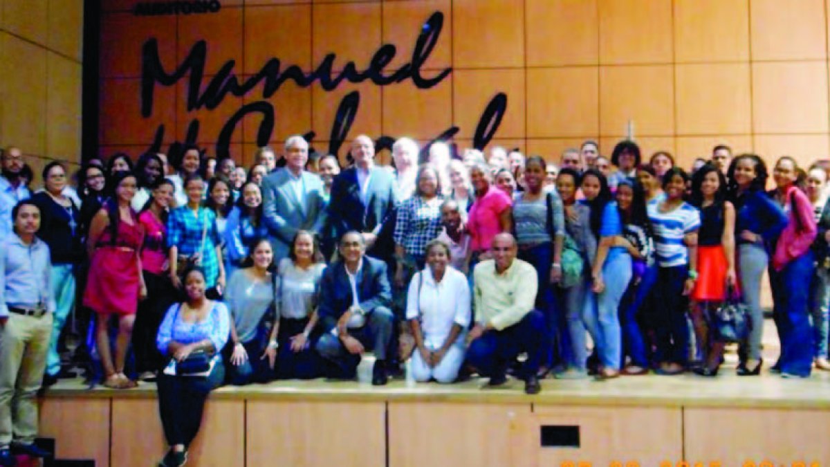 Arquitecto Richard Moreta celebra encuentro con estudiantes
