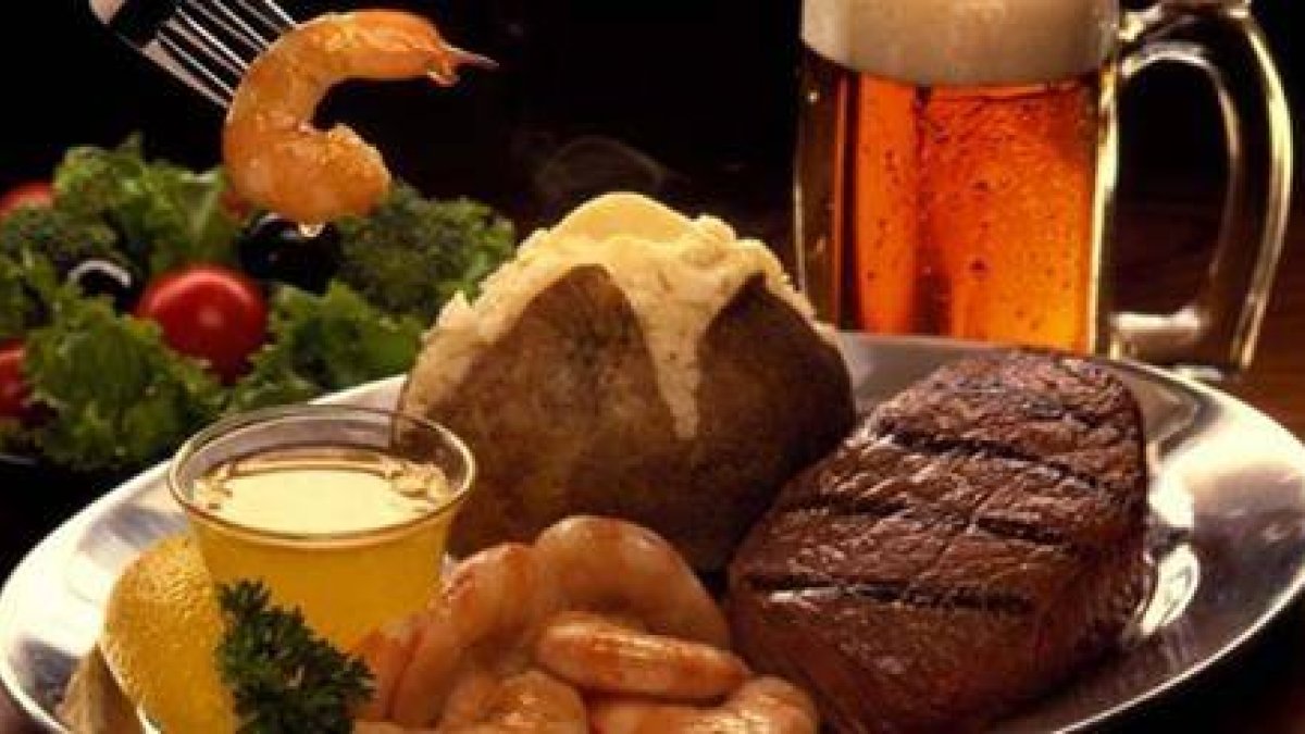 Cuatro formas de cómo el alcohol influye en tu apetito
