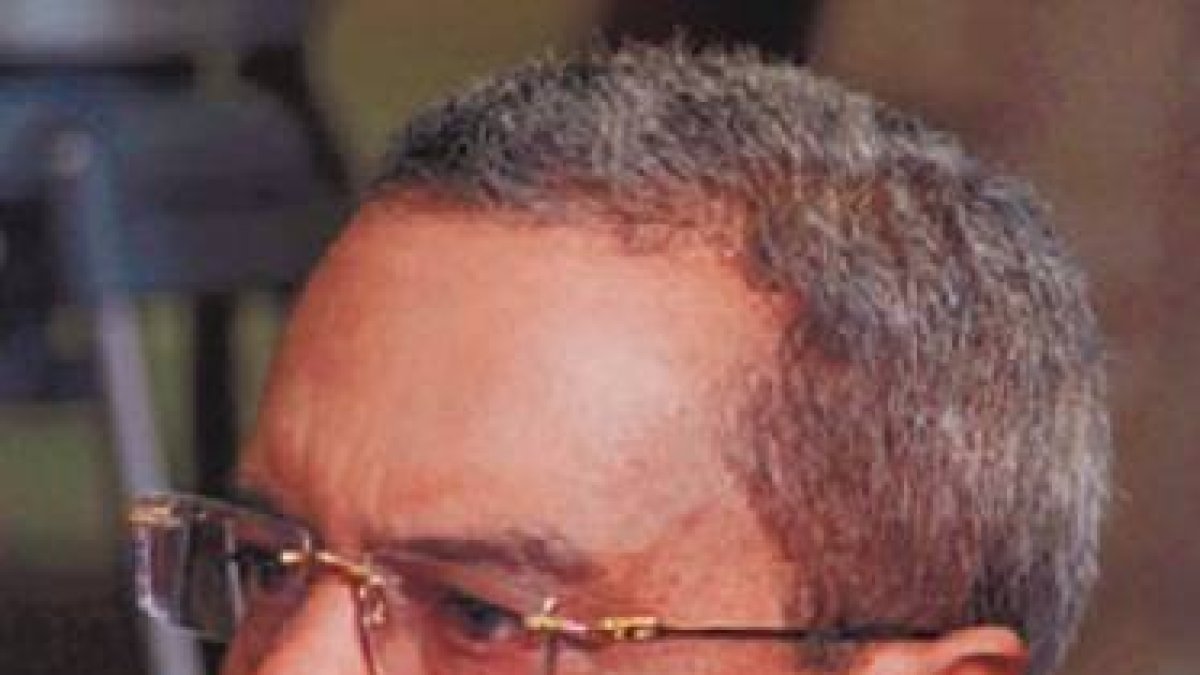 Reconocen méritos del doctor César Mella