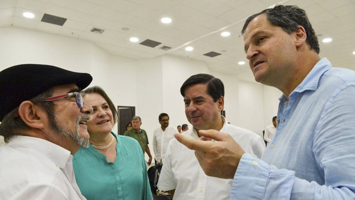 Gobierno y FARC trazan plan para agilizar proceso de paz