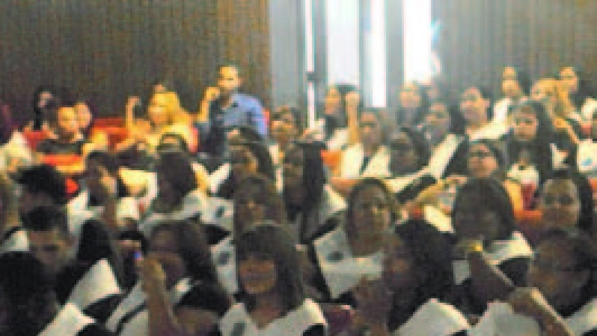 Escuela Yaque gradúa 170 técnicos cumple 55 años