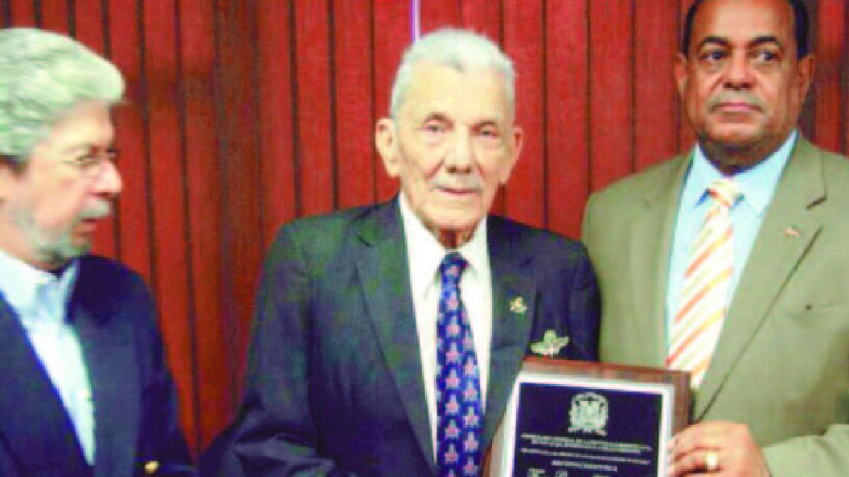 Fallece a los 101 años en PR Tirso García, piloto inventor de la Cabra Loca