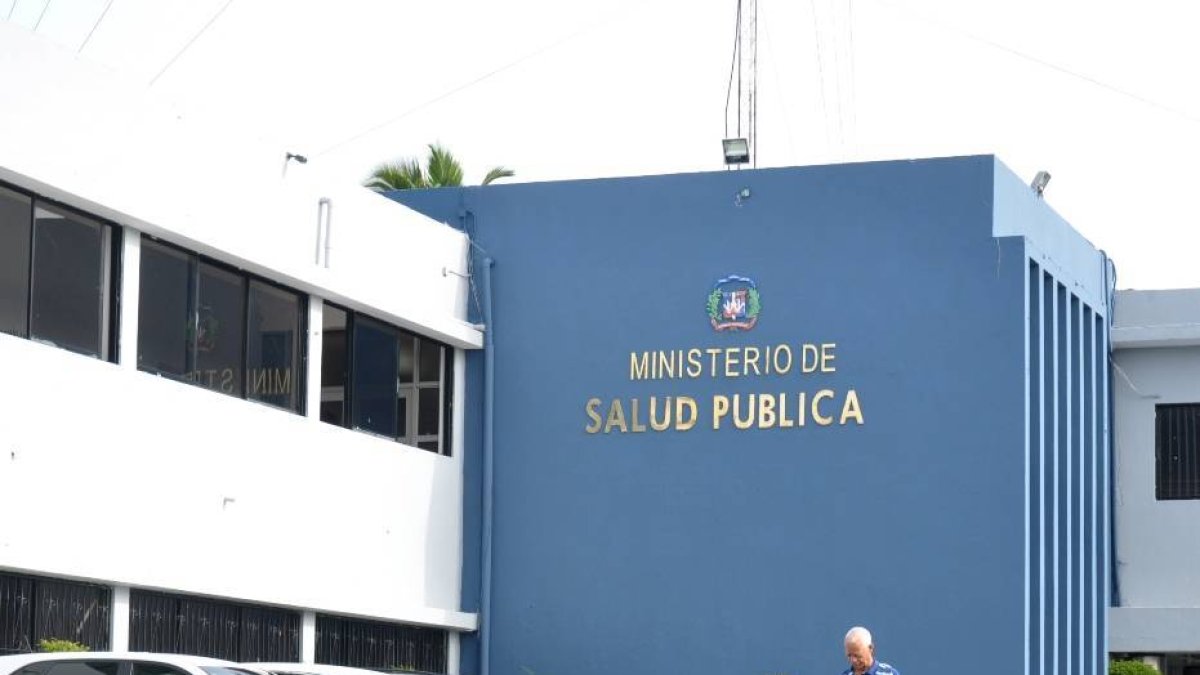 Clínica niega médico abandonara mujer en cesárea;dice murió después
