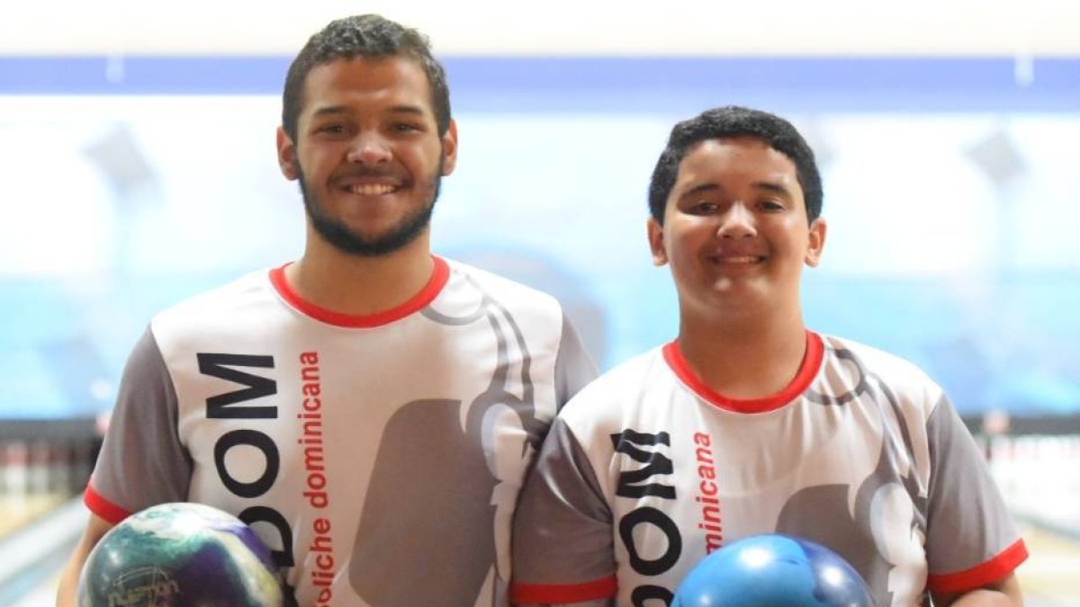 Pareja Morín gana oro en torneo de boliche