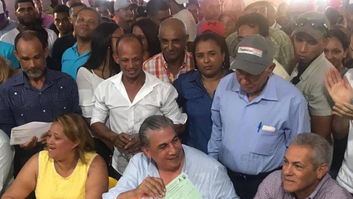 Cónsul Carlos Castillo viaja a RD inscribir candidatura a senador por Ocoa