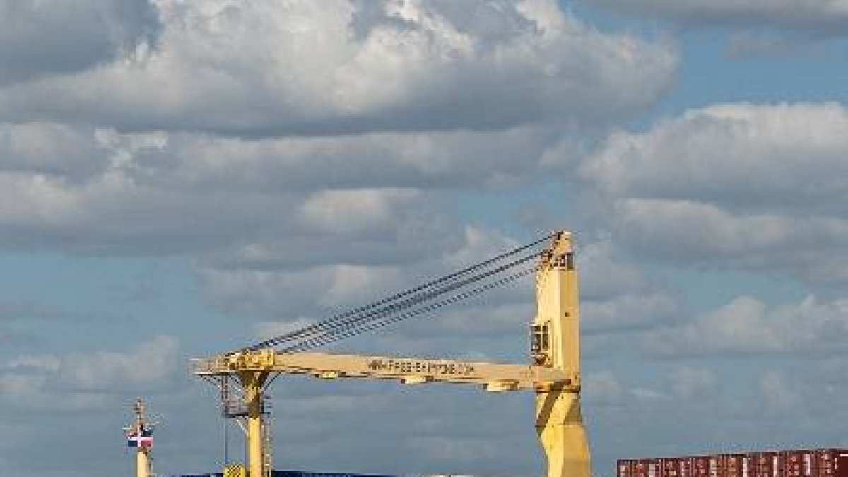 Línea naviera Crowley inicia ruta marítima