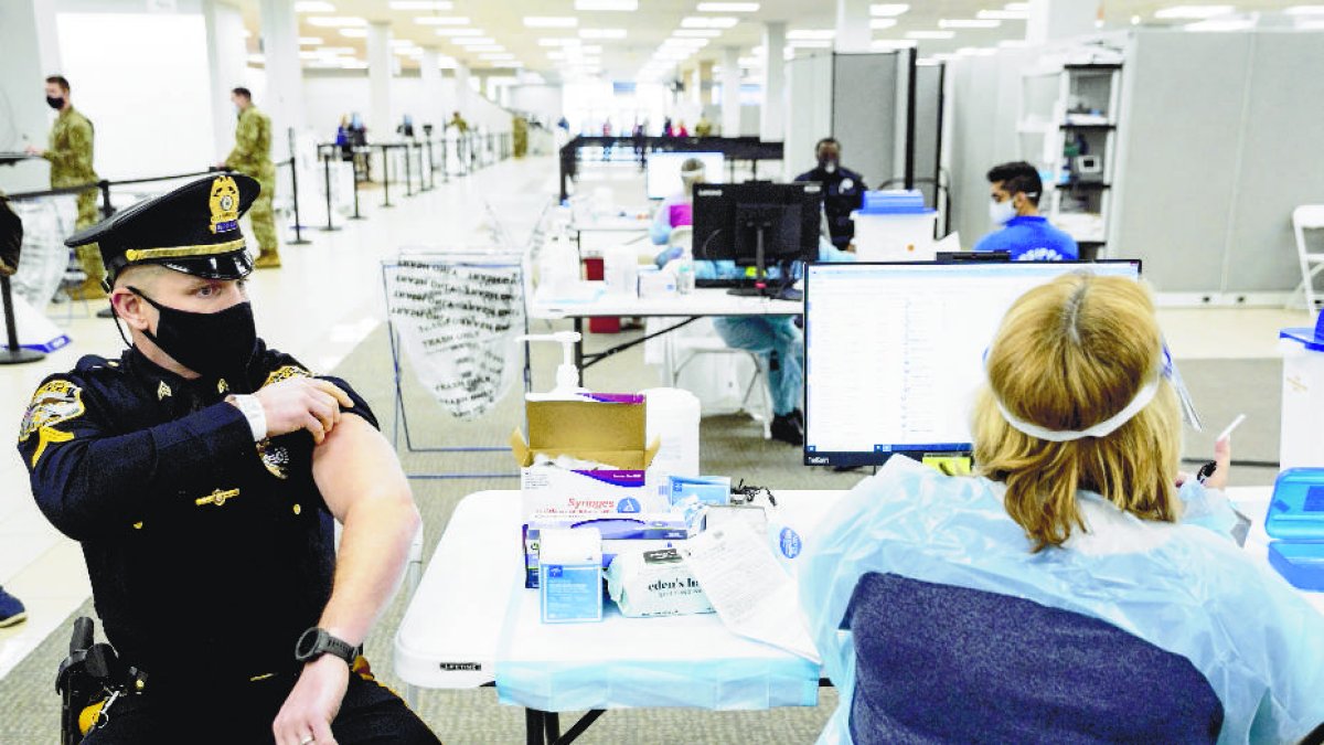 Vacunación en EU encuentra resistencia