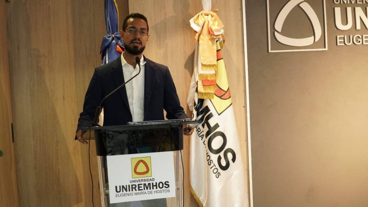 UNIREMHOS celebra día de enfermería con 5,608 graduados en su historia