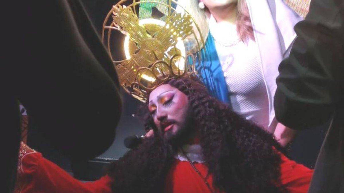 Drag queen procesada por vestirse de Cristo: «Es mi manera de vivir la ...