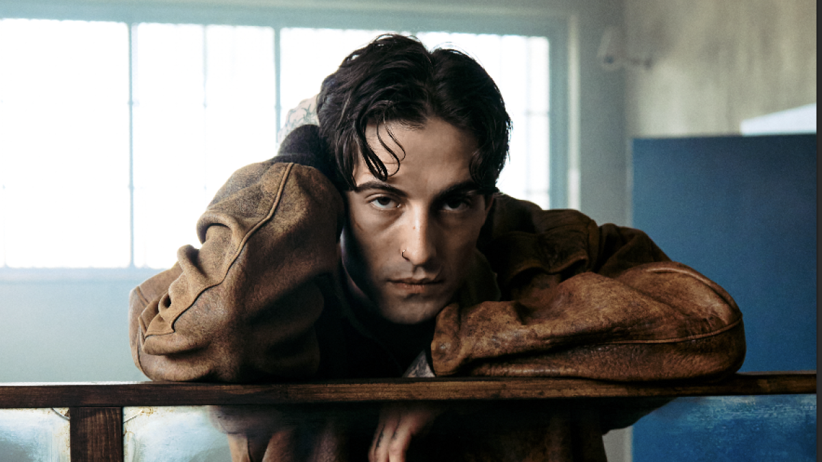 Damiano David le pone calor al verano con «Next Summer», su nuevo sencillo