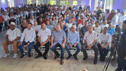 Paliza juramenta en el PRM al secretario general de la Fuerza del ...