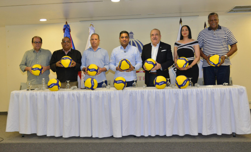 Norceca dona 8 mil bolas de voleibol a Miderec