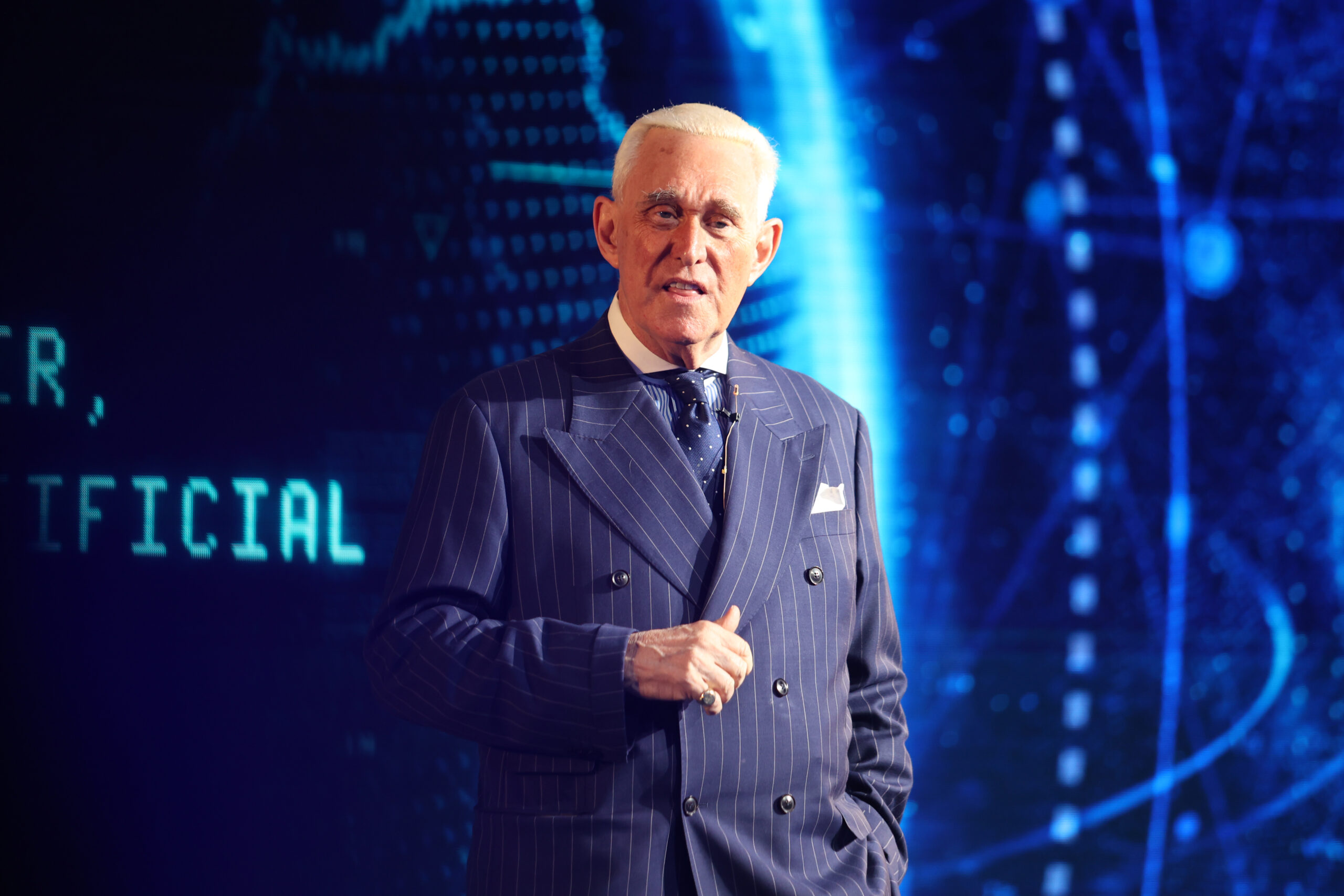 Roger Stone estratega político de Donald Trump visita Republica ...