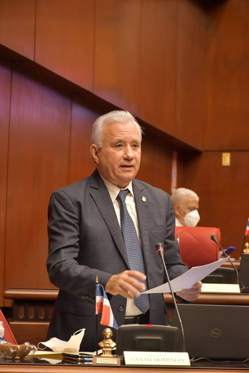 Renuncia de Antonio Taveras divide opiniones en el PRM