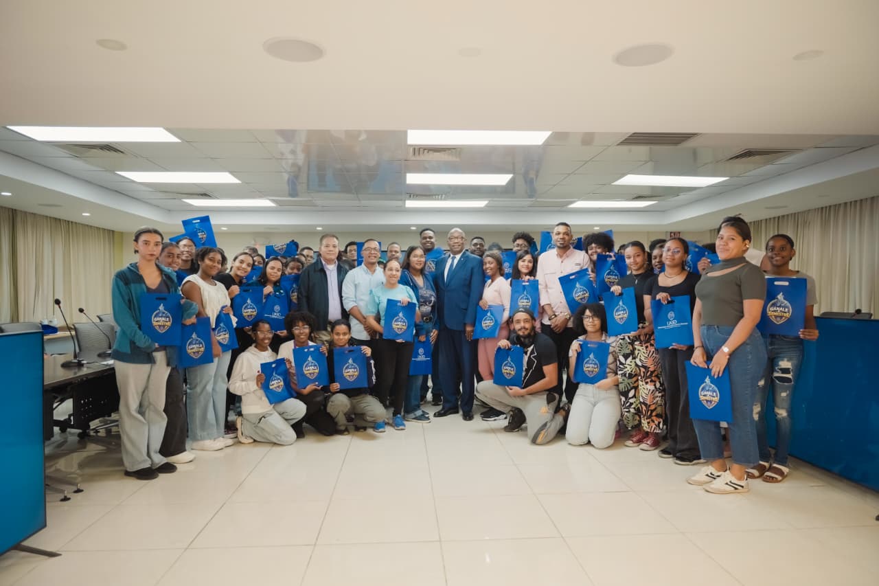 “Sueñen en grande”: rector de la UASD a estudiantes