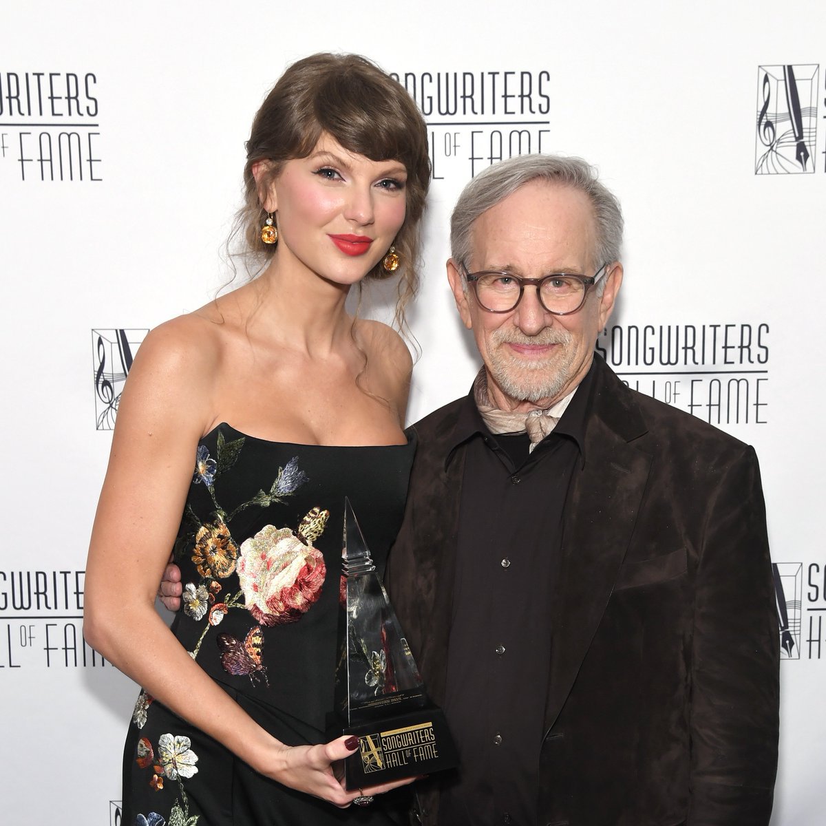 Taylor Swift entra al Songwriting Hall of Fame y dedica emotivo mensaje ...