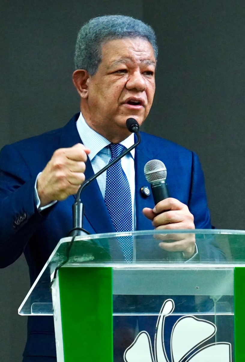 Leonel sugiere retirar propuesta fiscal del Congreso